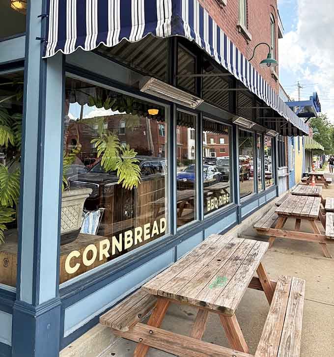 Those picnic tables outside let you enjoy your fried chicken feast while soaking up some St. Louis sunshine and street life.