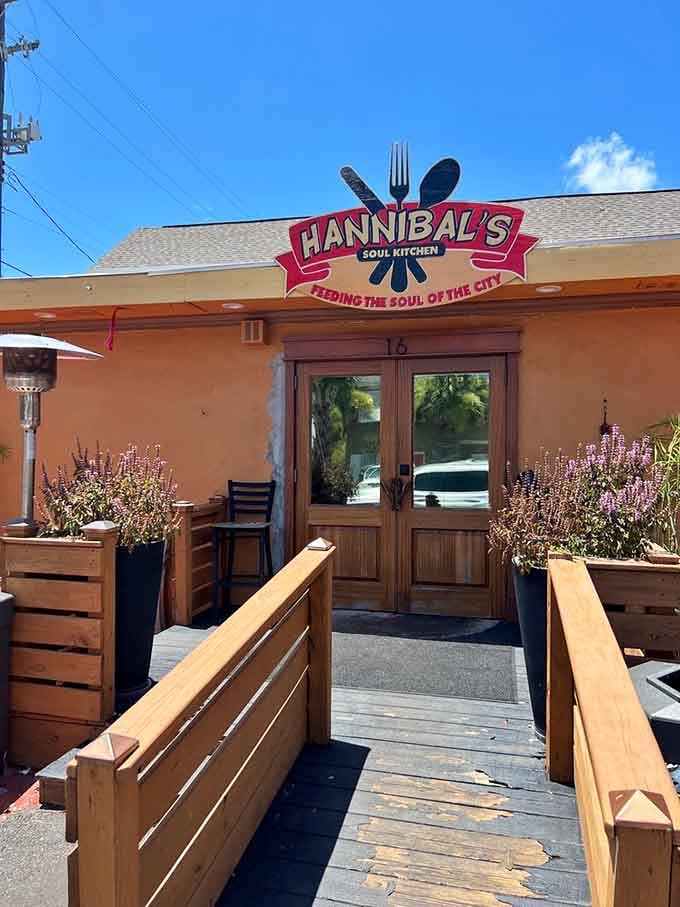 Those planters flanking the entrance promise the good things waiting inside.