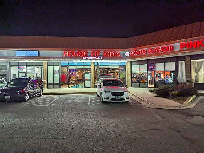 When the sun goes down, House of India lights up like a promise that dinner is about to get interesting.