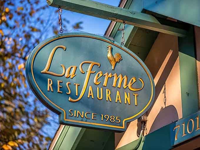 Since 1985, this sign has been guiding romantics and food lovers to their happy place.