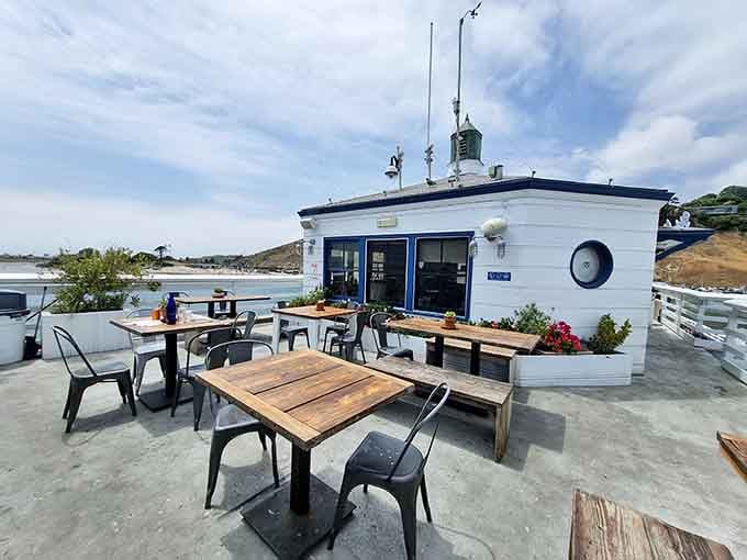 Outdoor seating surrounds you with Pacific breezes and endless blue horizons stretching toward the horizon.