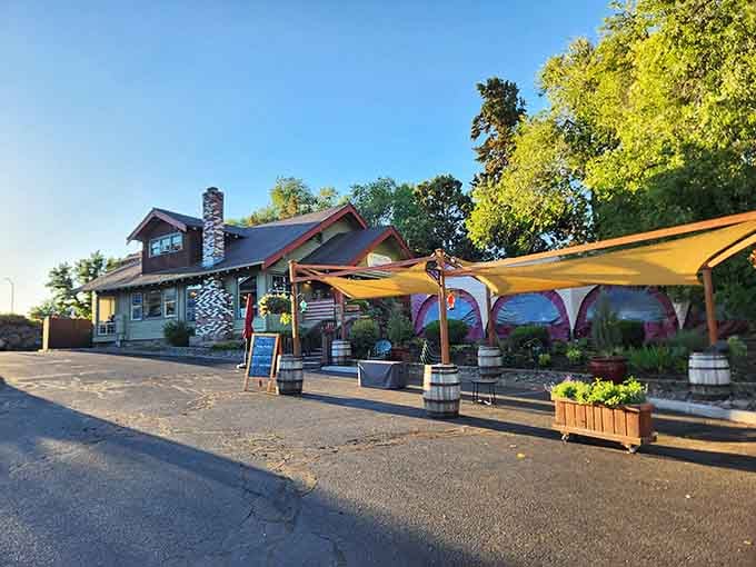 The welcoming exterior with its festive bunting practically begs you to pull over and stay for breakfast immediately.