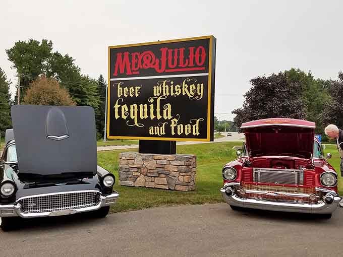 Classic cars flanking the roadside sign announce this place knows how to blend tradition with personality perfectly.