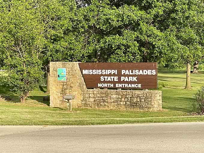 15. mississippi palisades state park signage