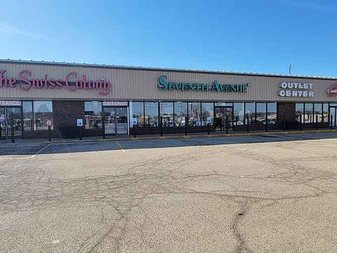 Outlet shopping without the outlet mall chaos, where you can browse cheese gifts peacefully.