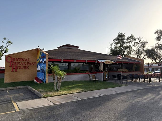 The full exterior view reveals a breakfast institution that's been feeding Phoenix's morning hunger for generations now.