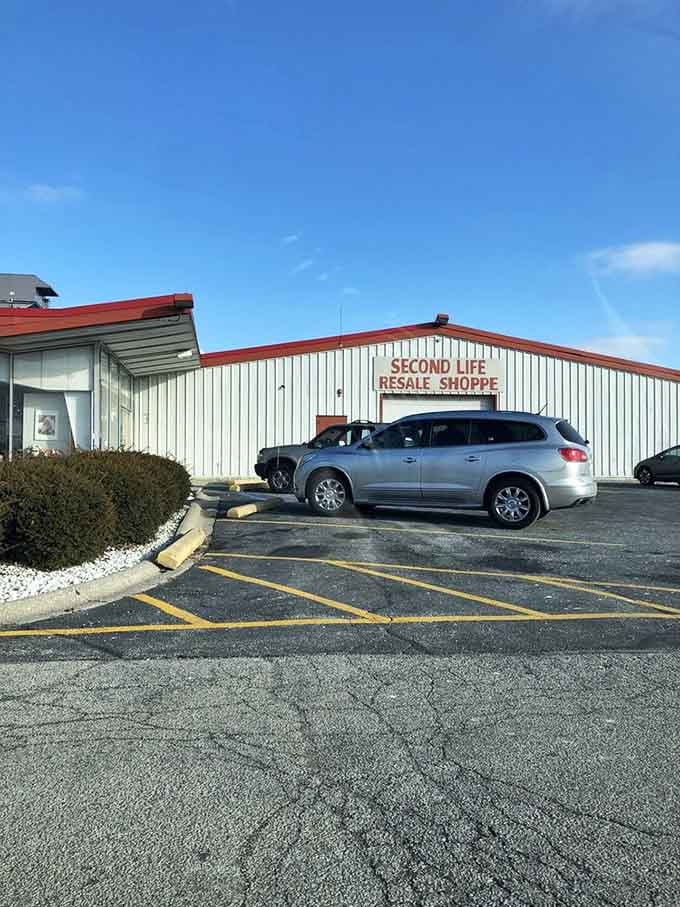Plenty of parking means you can load up your car without hiking a mile with armfuls of bargains.