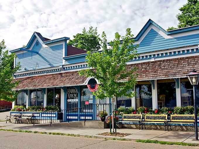 Harbor View Cafe promises exactly what the name suggests: great food with a view.