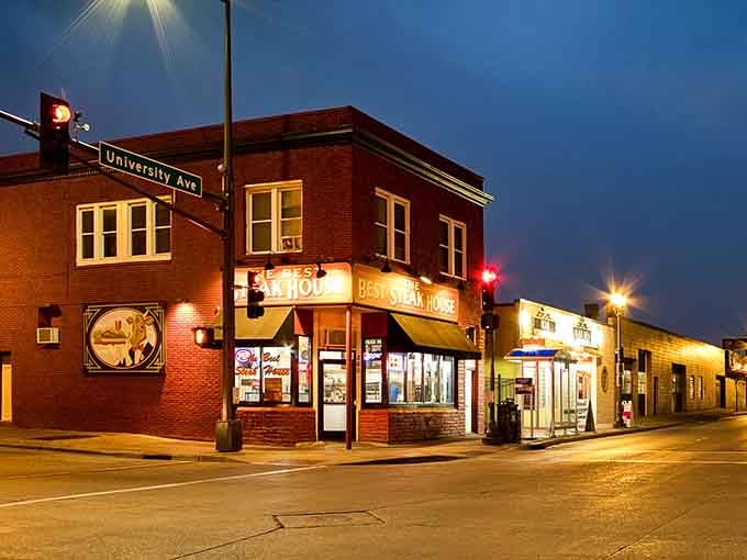 The corner location lights up the St. Paul streetscape, beckoning hungry travelers from blocks away with good reason.