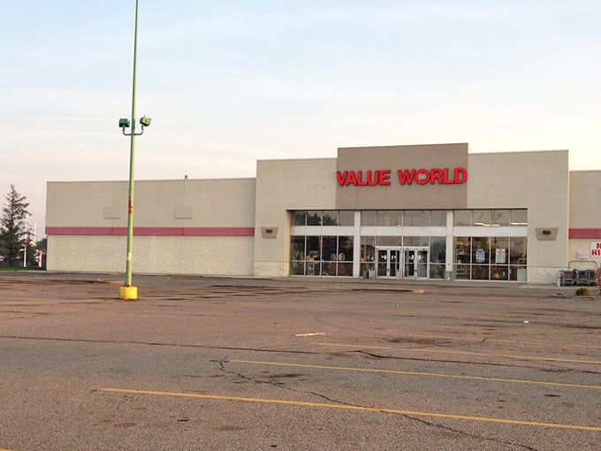 That expansive parking lot means you'll never circle endlessly like a vulture searching for a spot.