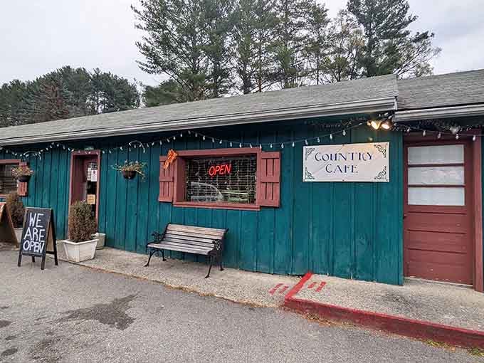 That turquoise exterior with red shutters isn't trying to blend in, and thank goodness for that!