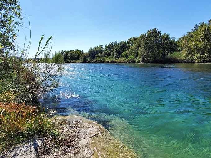 Water this turquoise and clear belongs in the Caribbean, not the desert&mdash;yet here it is, sparkling like liquid gemstones.