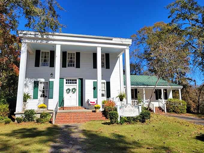 Those towering white columns and green shutters whisper "Gone with the Wind," but the ghosts here are friendlier.