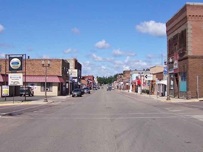 Wide-open streets and classic brick storefronts remind you that small-town America still exists beautifully.