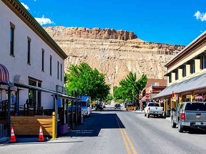 Those dramatic red cliffs towering over Main Street make Palisade look like a Western movie set come to life.
