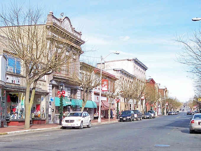 Tree-lined streets and vintage storefronts create a welcoming Main Street atmosphere that feels refreshingly unhurried and genuine.