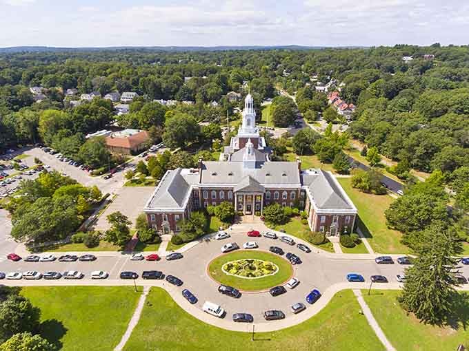 That circular driveway and manicured lawn scream "we've got our act together" in the best possible way.