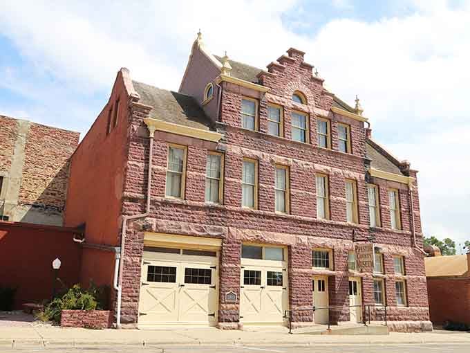 That stepped roofline isn't showing off&mdash;it's just good old-fashioned craftsmanship that knew how to make a statement.