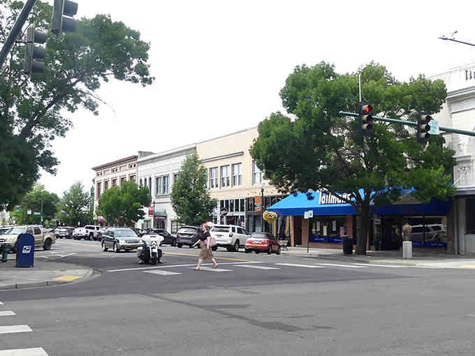 Wide streets, mature trees, and that relaxed small-town vibe &ndash; this is what Main Street America should look like.