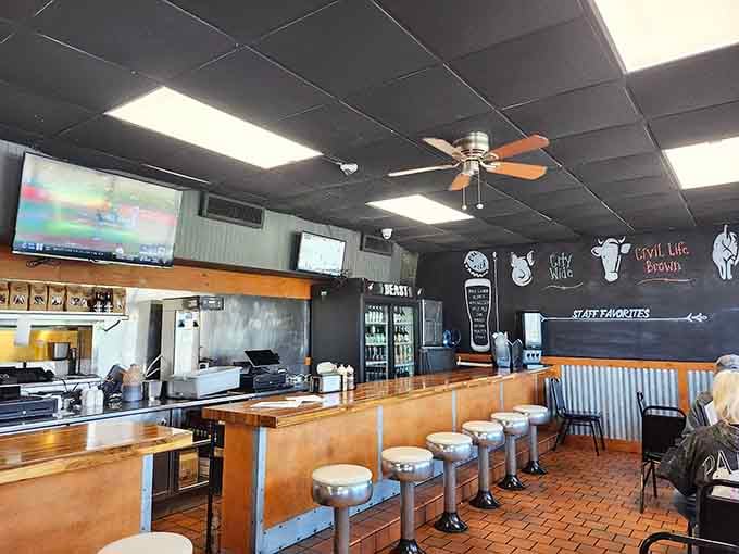 Industrial chic meets down-home comfort, where metal stools and wood accents create the perfect rib-eating atmosphere.