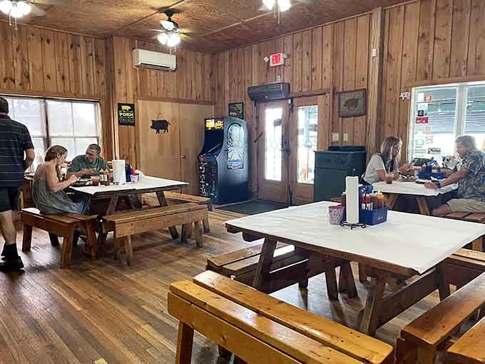 Wood-paneled walls and picnic tables mean serious business: they're focusing on food, not fancy decor.