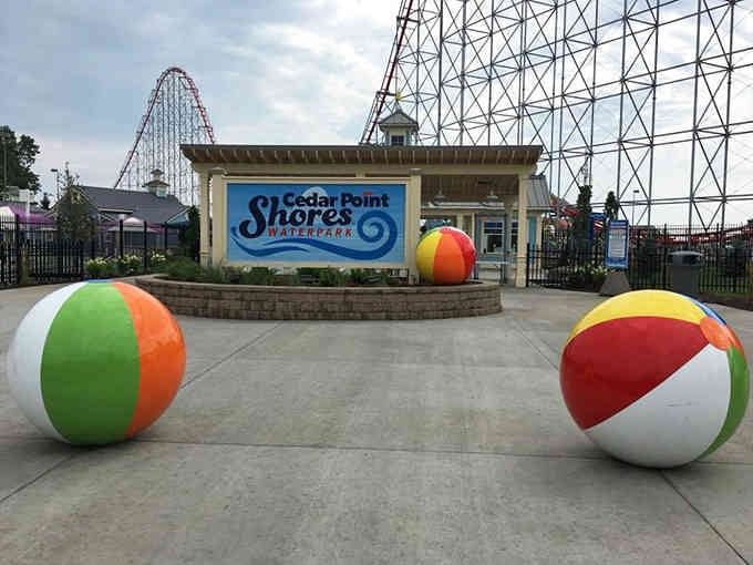 Giant beach balls at the entrance set the tone: this is where serious fun happens, no suits and ties allowed.