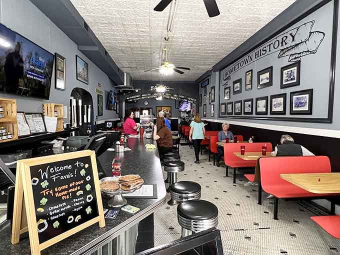 Black and white floors, red booths, and Georgetown history on the walls&mdash;this is what diners used to be.