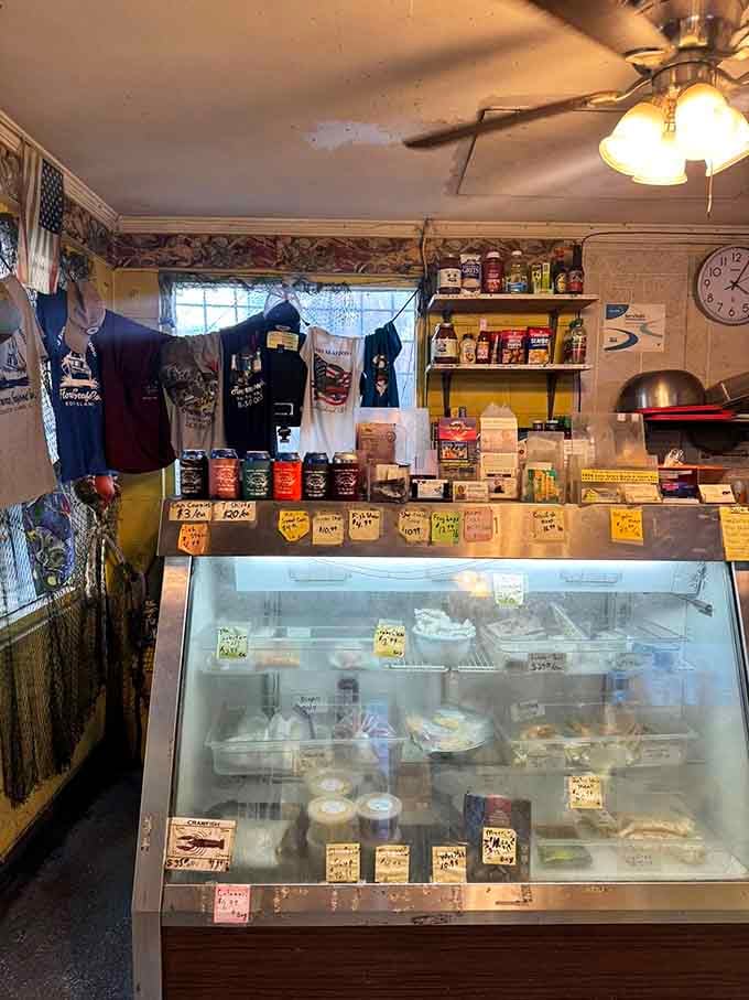 Inside this cozy counter spot, handwritten signs and a glass case full of fresh catch tell you everything you need to know.