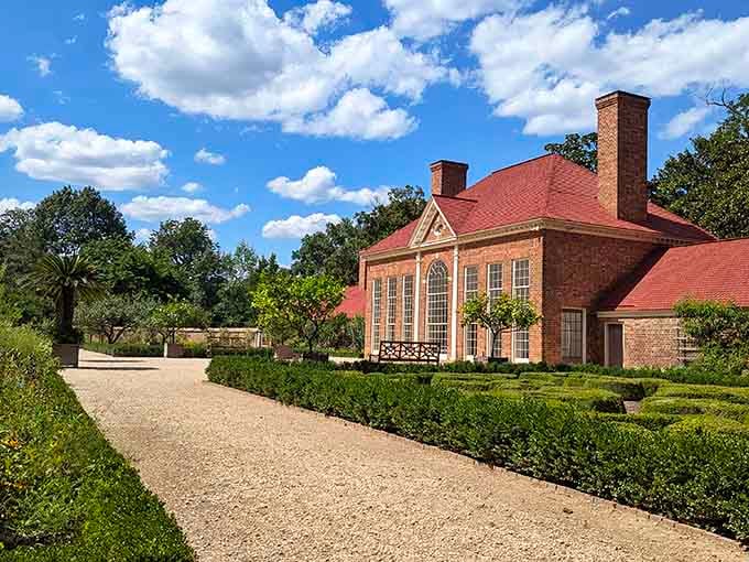 Mount Vernon's brick buildings and manicured gardens prove Washington had excellent taste in both real estate and landscaping.