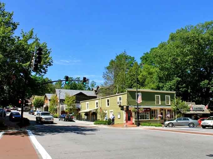 Downtown Highlands serves up small-town charm with a side of sophistication you didn't know you needed.