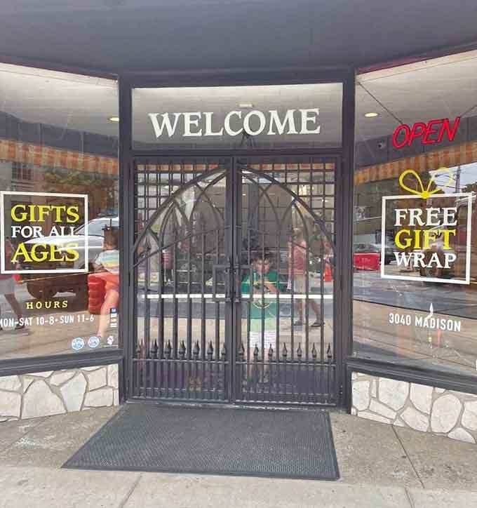 Castle gates with free gift wrapping? Now that's the kind of medieval hospitality we can all appreciate.