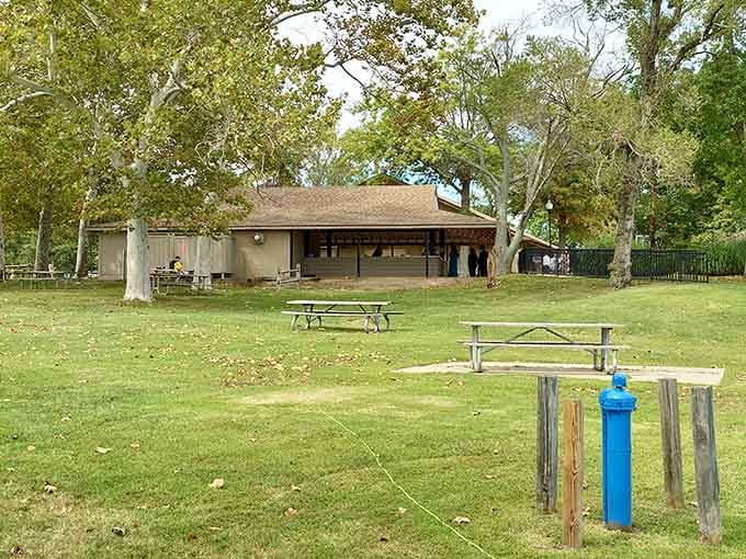 Picnic tables under mature trees with river views? This is outdoor dining done absolutely right, Maryland style.