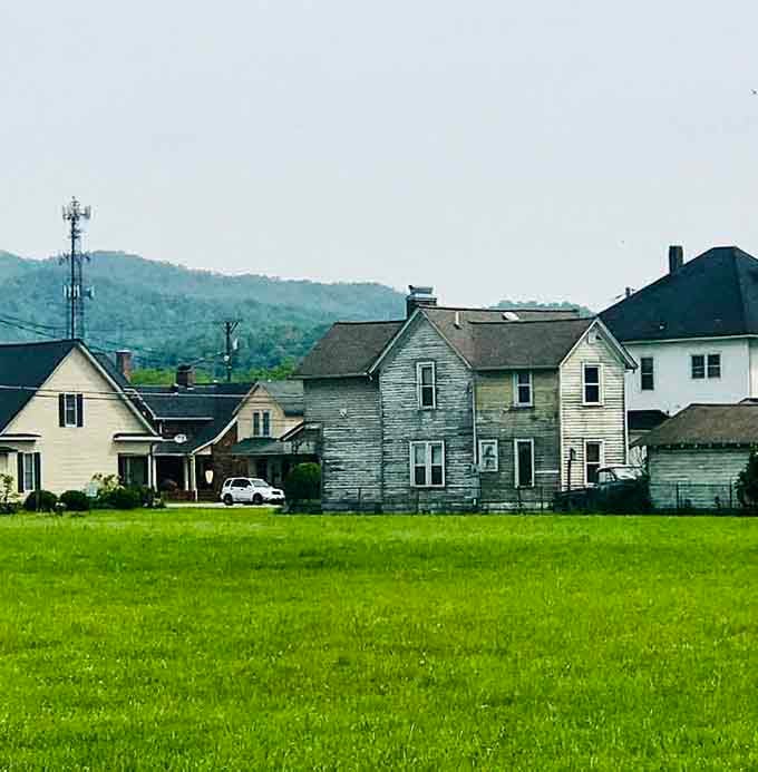 These historic homes have witnessed generations of stories, their weathered charm speaking volumes about Appalachian resilience.