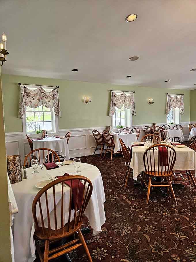 Elegant simplicity defines these dining rooms where white tablecloths set the stage for serious eating.