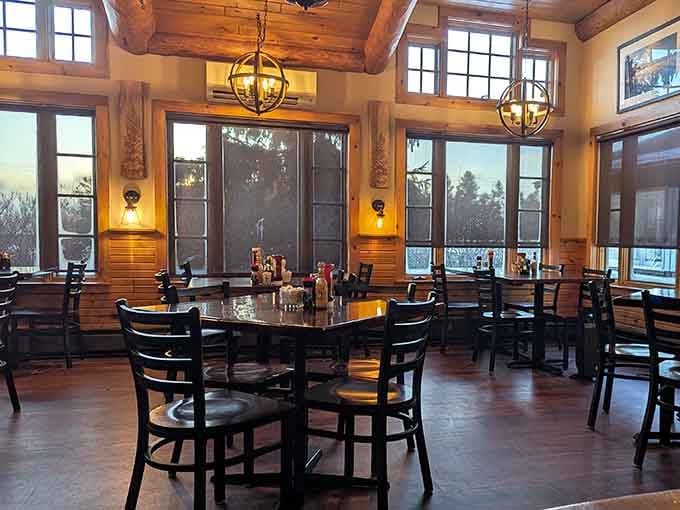 Wood beams, natural light, and lake views create the kind of atmosphere where time slows down deliciously.