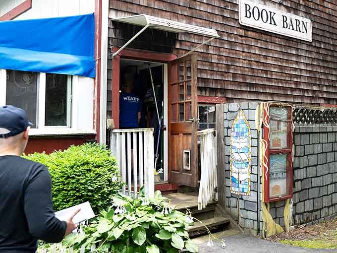 The entrance whispers "abandon all productivity, ye who enter here" in the most delightful way possible.