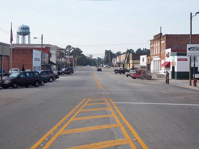 Wide streets and historic buildings create a downtown where parking spots outnumber the cars looking for them.