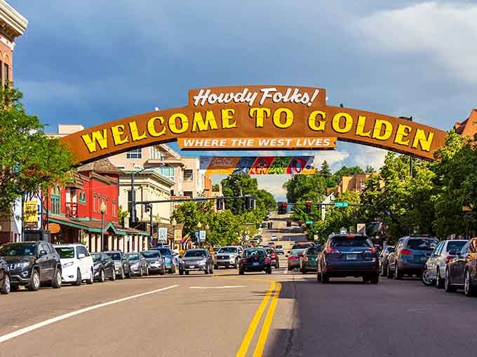 That "Howdy Folks!" sign isn't just welcoming&mdash;it's practically giving you a warm hug before you've parked.