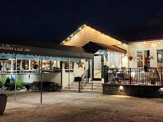 When the lights come on at this classic establishment, you know you're in for timeless seafood done right.