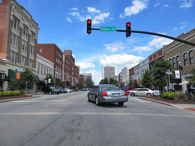 Poplar Street leads you straight into the heart of a city where tree-lined avenues invite leisurely afternoon strolls.
