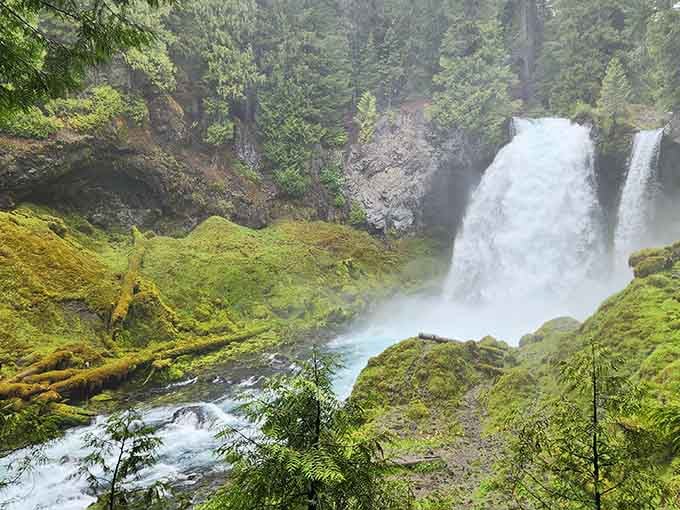 Twin streams of white water crash down while mist rises like applause for this magnificent natural performance.