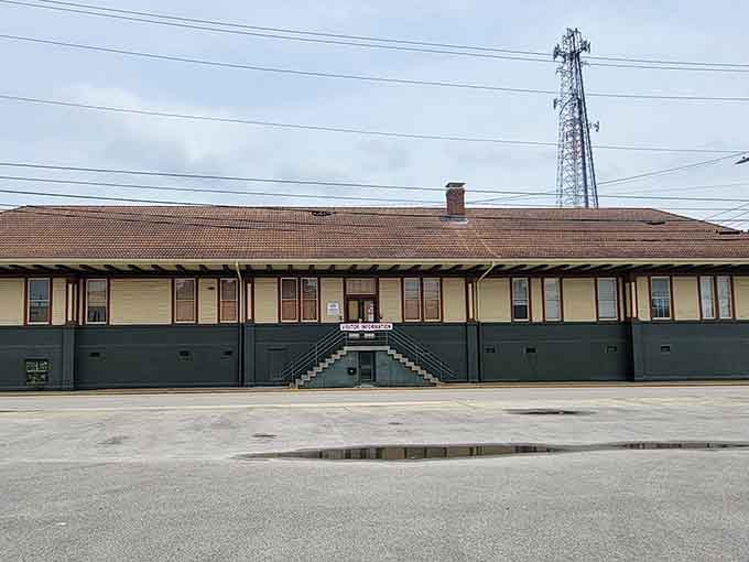 The Welcome Center stands ready to greet visitors, proving Kentucky hospitality starts the moment you arrive at the park.