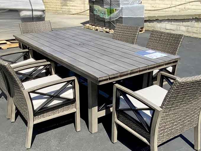 This outdoor dining set proves you don't need to mortgage your house to host backyard dinners in style.