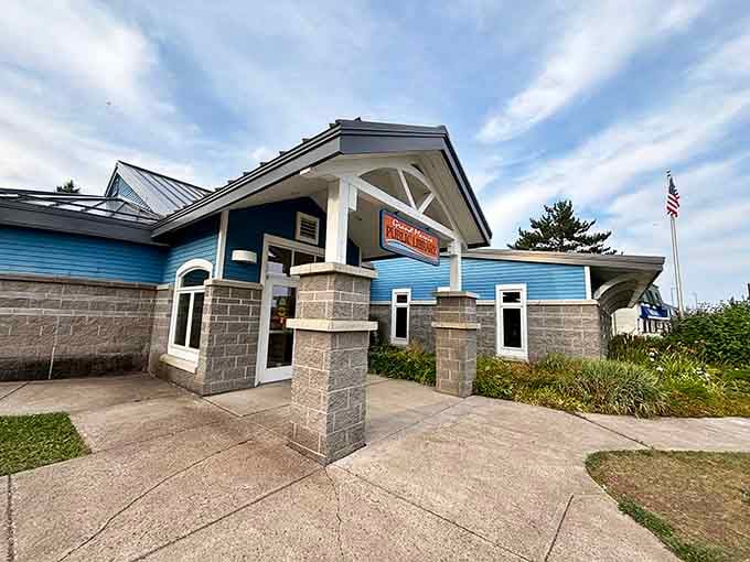 Modern architecture meets North Shore sensibility at this lakeside library where the view competes with the books.