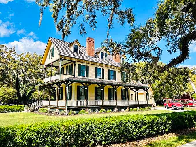 DuBignon Cottage proves that when rich people say "cottage," they mean something entirely different than the rest of us.
