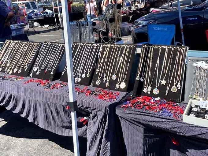 This jewelry display gleams like a pirate's bounty, offering enough sparkle to make your grandkids think you're fancy.
