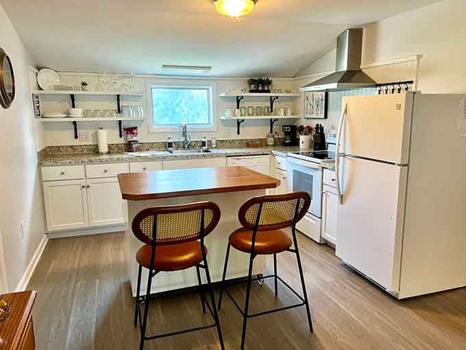 A fully equipped kitchen means you can cook up local farmers market finds while gazing at pastoral views.