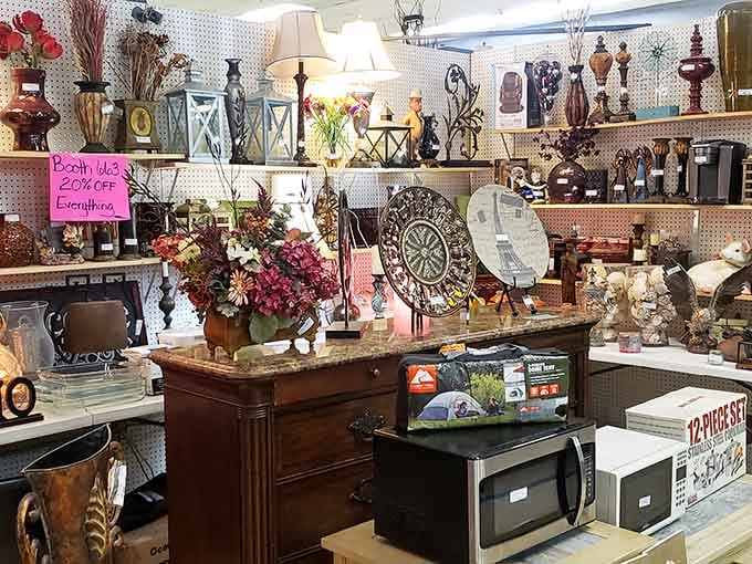 One person's clutter becomes your treasure in this beautifully chaotic display of home d&eacute;cor possibilities.