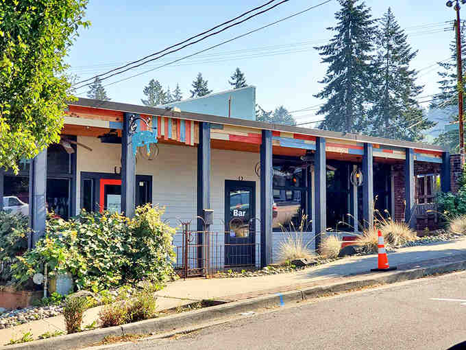 Nestled among Pacific Northwest evergreens, this modern smokehouse blends contemporary style with timeless BBQ traditions beautifully and deliciously.