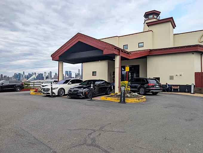 Park here for Manhattan skyline views that rival any postcard while you savor the freshest catches from the sea.